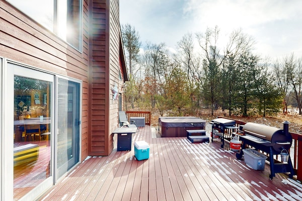 Charming Golf View Home, W/ Hot Tub, Sauna, Fire Pit, Near Lakes & Trails! - Wisconsin