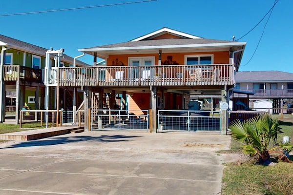 Coastal Home With A View Of The Bay, Downstairs Suite, & Steps To Beach. - Rockport, TX