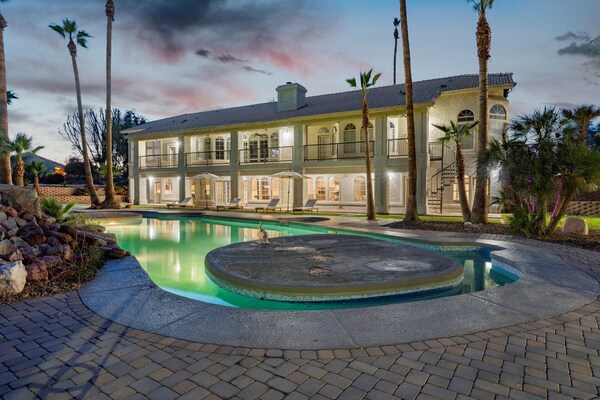 Perfect Getaway: Spacious 3- Bed, 2 Bath Oasis In Litchfield Park Awaits! - Avondale, AZ
