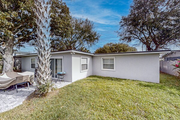 Spacious Home Close To The Beach With A Private Backyard And Foosball Table - Jacksonville, FL