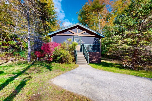 Adventure Starts Here In This Dog-friendly Cabin With Kitchen, Firepit & Trails - Camden Hills State Park, Camden