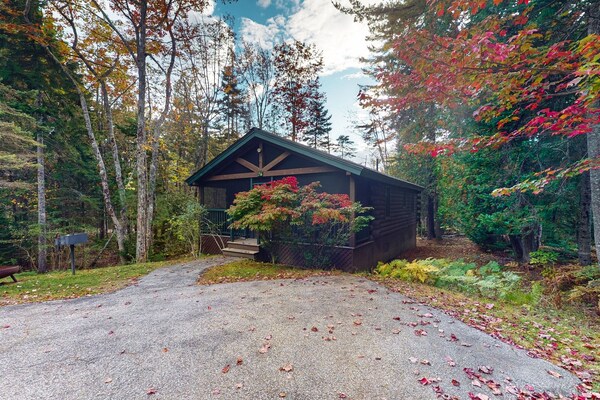 Relaxing Two-bedroom Dog-friendly Cabin With Fireplace, Ac, Hiking & Fun - Camden, ME