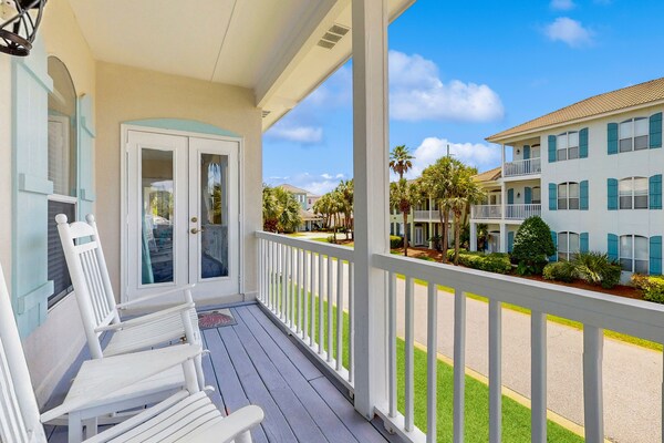 Exceptional Private Home Pet Friendly With Private Patio And Shared Pool - Destin