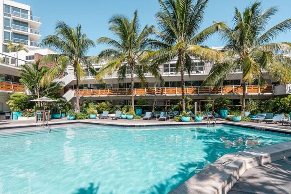 2 Queen Beds Pool View At The Gates Hotel  Pool, Lounge & Vibrant Atmosphere! - South Beach
