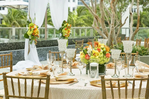 2 Spacious Units At The Gates Hotel South Beach Pets Are Welcome & Near Beach -