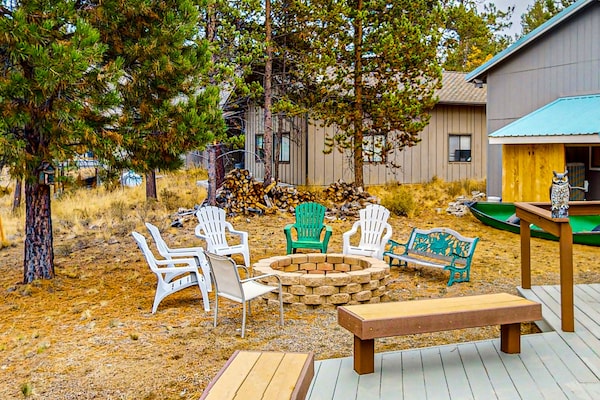 Spacious Cabin With Bunk House, Game Room, River View, Patio, And Fire Pit - Sunriver, OR