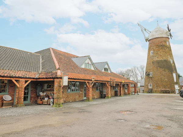 The Oak Room - Windmill Country Retreats, Pet Friendly In Buckminster - Rutland