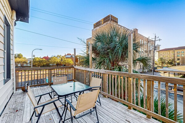 Cozy Townhomes With Private Patios, Dog-friendly, Great Location, Kitchen & Wifi - Texas City, TX