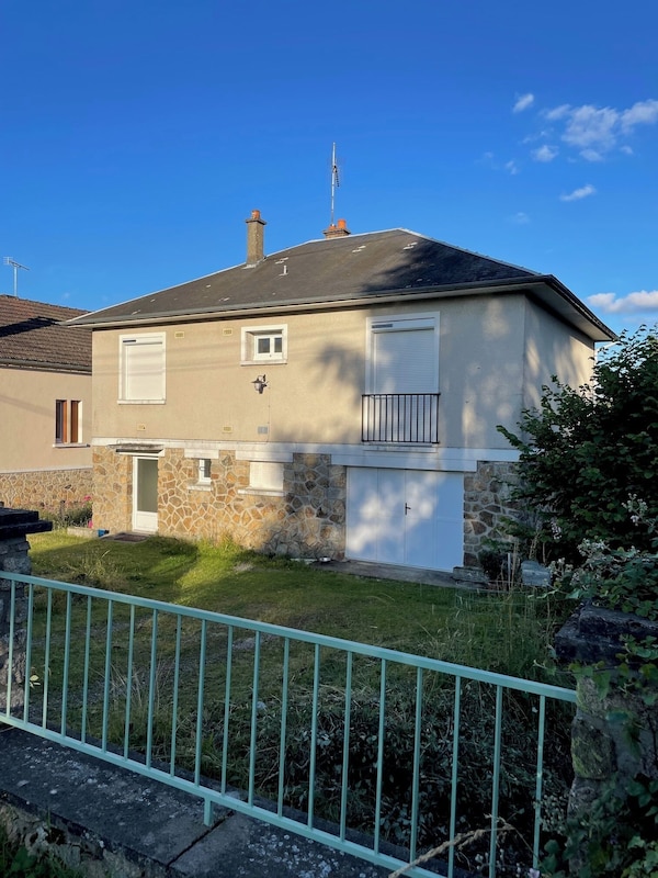 Petite Maison Entièrement Rénovée, à 2 Minutes à Du Site Médiéval De Bridiers - La Souterraine