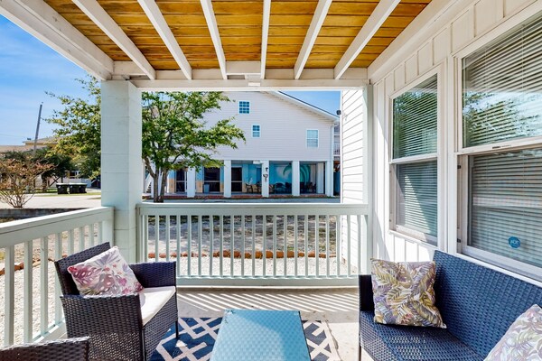 Charming Duplex With Patio, W/d, Central Ac & Steps To Beach - Garden City, SC