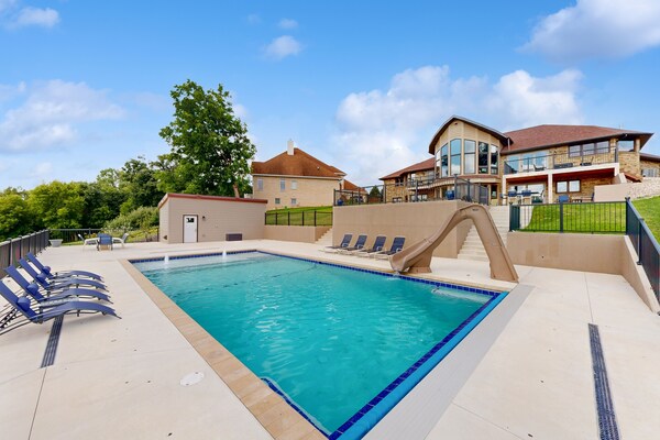 Riverfront Home With Pool, Hot Tub & Sauna - Perfect Location - LedgeStone Vineyards, Greenleaf
