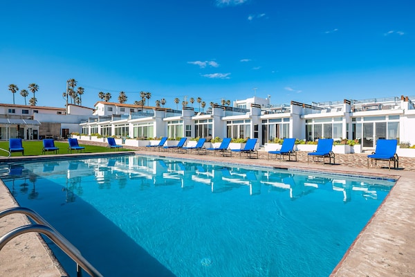 Dog-friendly Villa With Heated Outdoor Pool, Hot Tub, Streaming, Balcony - Playas De Tijuana