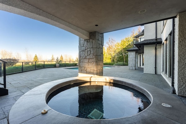 The Onyx Retreat | Hot Tub | Pool - Surrey
