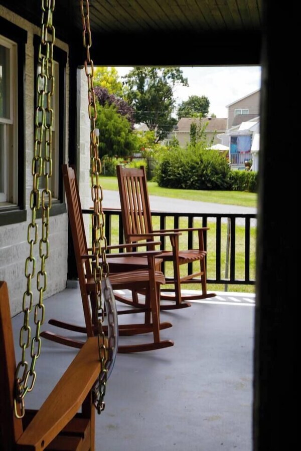 1939 4br Rustic Escape By Casino, 1939 4br Rustic Escape By Casino - Shepherdstown, WV