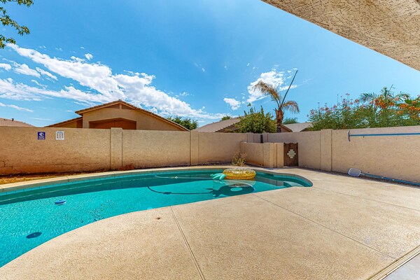 Updated Home With Private Pool, Enclosed Yard, Covered Patio, Grill, & W/d - Glendale, AZ