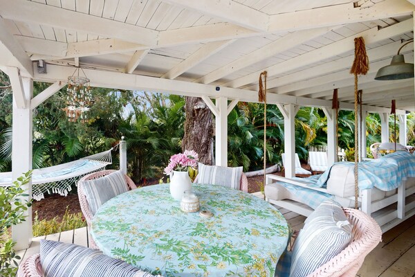 Countryside Cottage With Firepit, Garden Views, French-country Decor, & Hammock - Fort Myers, FL