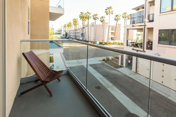 3 Bdr Oceanside Condo - 2 Blocks To Beach & Pier - Oceanside, CA