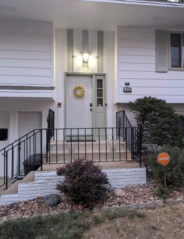 Centrally Located, Sleeps 10, Security System, Close To Colleges And Hospitals - Sioux Falls, SD