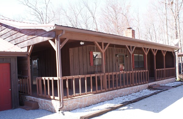 Escape To The Lake 2 Bedroom Cabin, Boat Parking & Ample Outdoor And Deck Space. - Kentucky