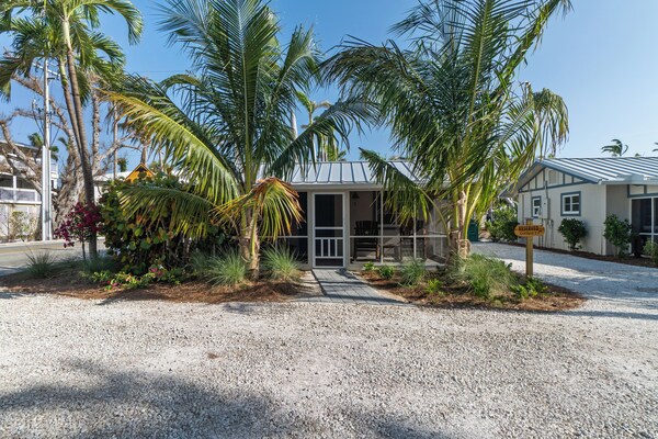 Are You Looking For A Quaint Fishing Village In The Heart Of Captiva Island? - Jensen's Cottage #01 - Captiva, FL