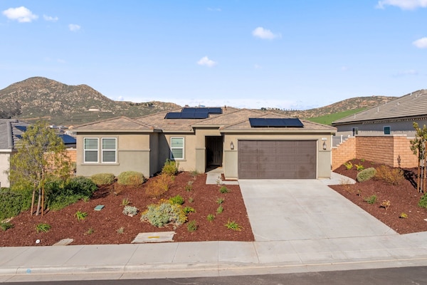 Newly Built Home In Riverside Close To Ucr/dtwn - Moreno Valley, CA