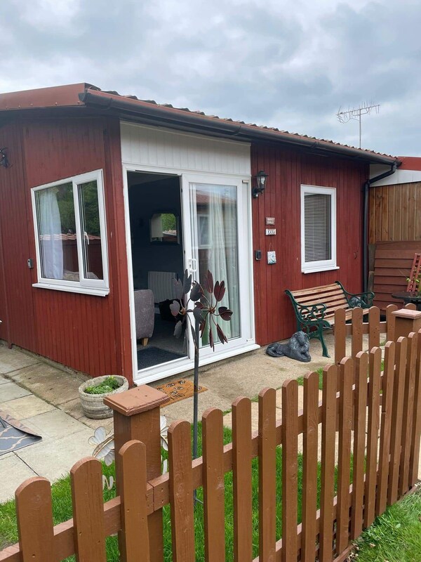 Cosy Corner, Sleeps 2 Only Friendly  South Shore - Yorkshire