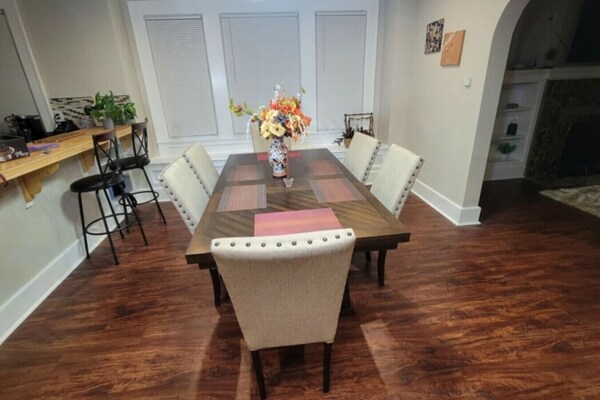 3bed/2bath Sleeps 10 - Chill House - Dearborn, MI