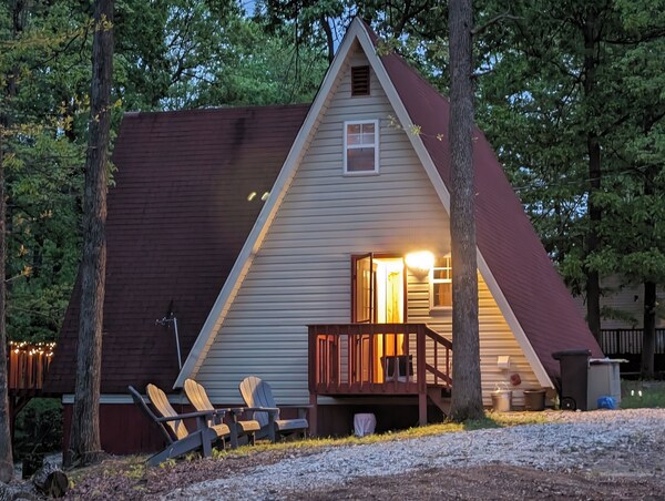 ​Lake Escape- Nolin Gnome Home: Cozy A-frame, Sleeps 8, Forest Ridgeline Views​ - Mammoth Cave, KY