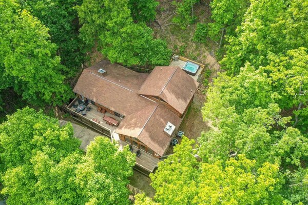 5 Bedroom Suites, Hot Tub, Jacuzzi Tub & Game Room - Berkeley Springs, WV