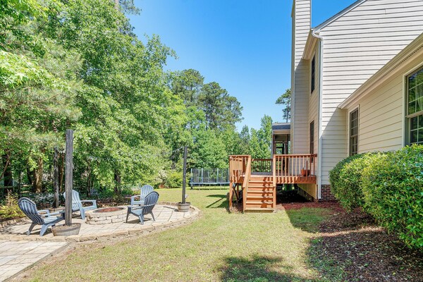Fire Pit + Pool Access: Quiet Holly Springs Home - Cary, NC
