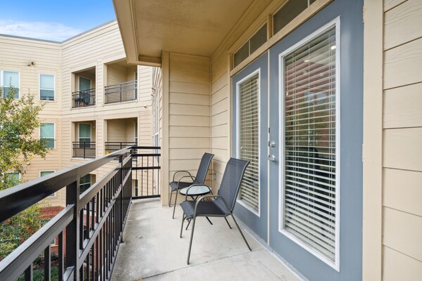 Med Center Luxury King Suite - Fresno, TX