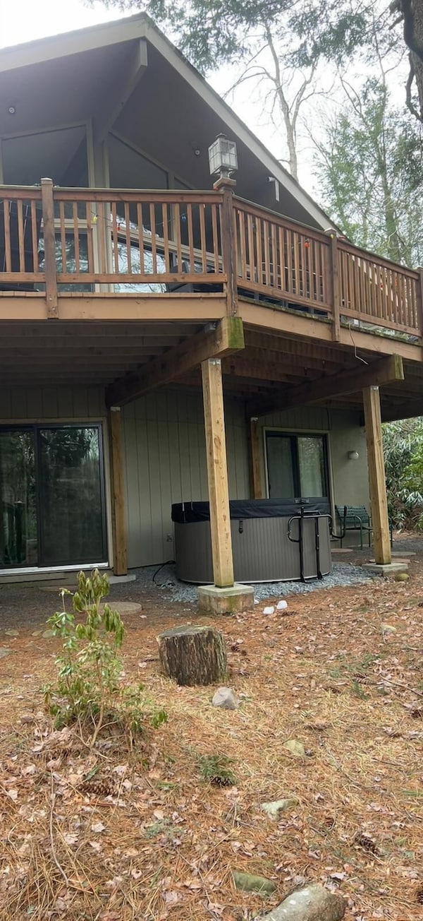Hidden Treasure Chalet Hot Tub | Game Room - Pocono Pines, PA