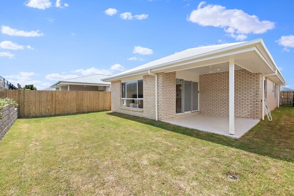 Secluded 4-bed Retreat Mins To Beaches & Wineries - MacLeay Island