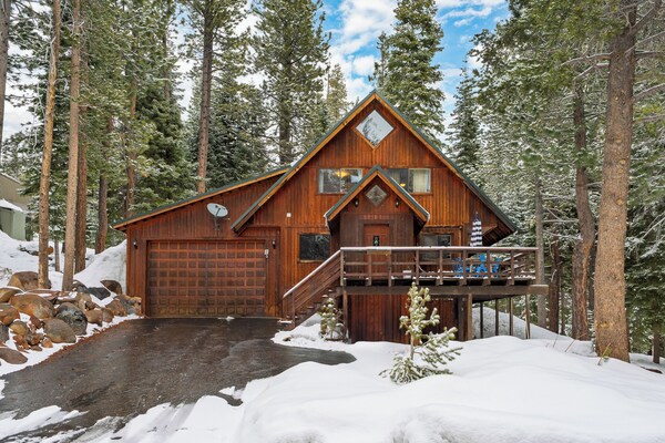 Private Deck, Fireplace, And Ski Access Near Northstar | The Lazy Bear - Truckee, CA