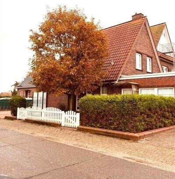 Niedliche Ferienwohnung Im Obergeschoss Mit Balkon Für Bis 2 Pers. - Norddeich