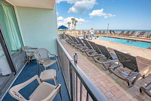 Newly Updated, Direct Oceanfront And Heated Pools! - マートルビーチ, SC