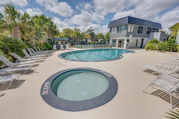 2br Holiday Towers, Newly Remodeled, Balcony, Pool - Myrtle Beach