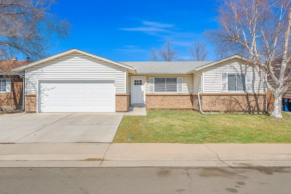 Cozy 4br|2ba Home In Arvada With Game Lounge, Garage, Laundry & Outdoor Seating - Broomfield, CO