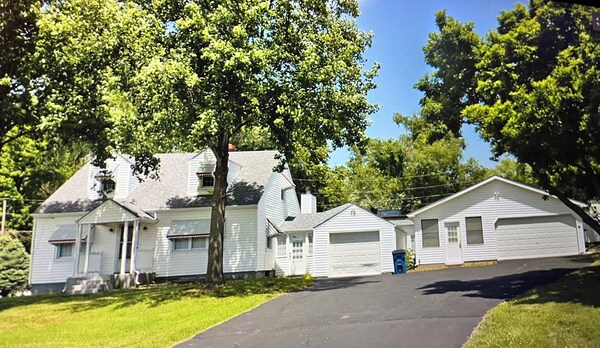 Saint Charles White House - Chesterfield, MO