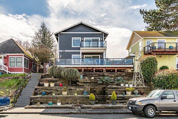 Spacious 3br Home, Sleeps 8, Private Backyard - Marysville, WA