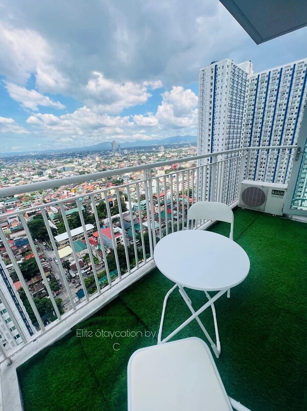 Spacious 2-bedroom Condo In Quezon City With Ac, Wifi - Meycauayan
