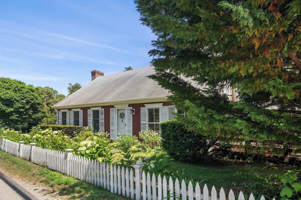 Steps To Dining, Less Than 1 Mile To Bayside Beaches! - Dennis, MA