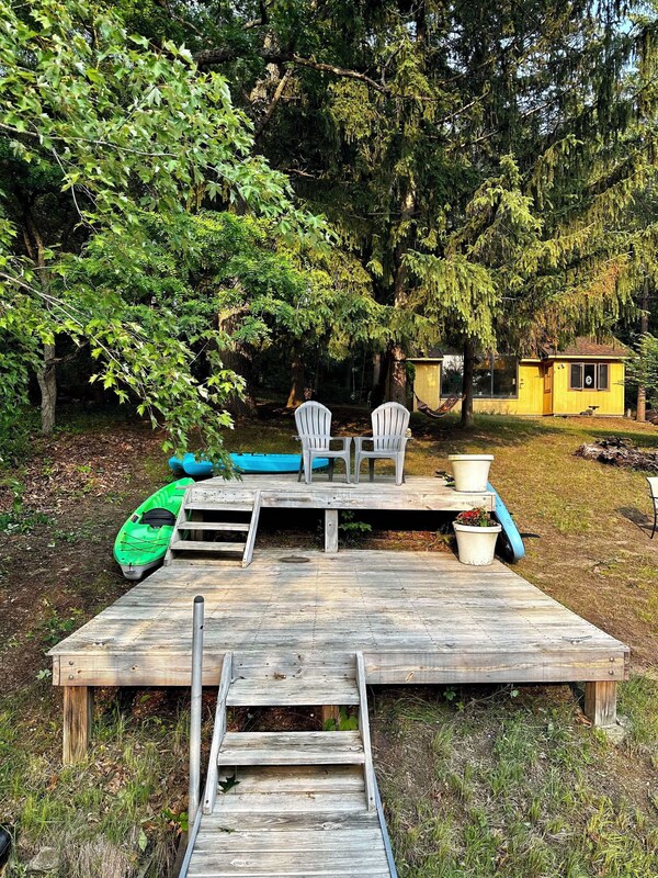 Charming 2-bedroom House With King Bed, Kayaks, Fishing, Ac,20 Mins To Ann Arbor - Chelsea, MI