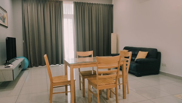 Spacious 2-bedroom With Morning's Sea View & Amenities - Bayan Lepas