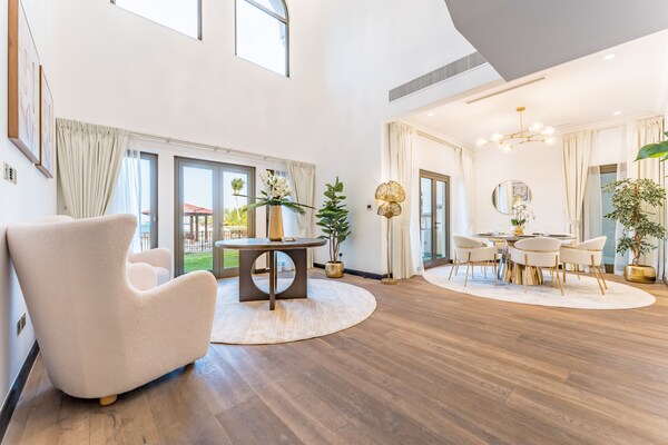 Close To The Beach 4br + Assistant's Room Villa With Bbq Facility, Canal Cove - 杜拜