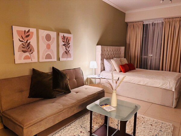 3 Mins To Metro, Cozy Studio With City Views - Dubai Marina