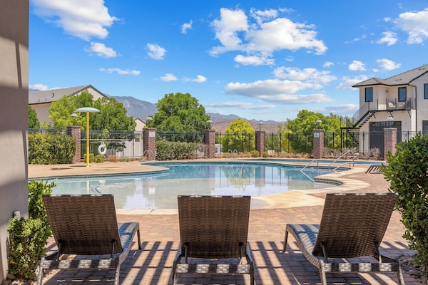 Twice Charmed: 2 Side By Side Units, 2 Private Hot Tubs - Hurricane, UT