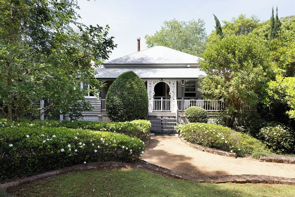 Waterfall Lodge - Timeless Grandeur And Luxury - Maleny