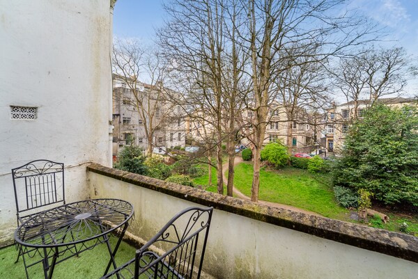 Sophisticated Apartment With Clifton Views - Clifton