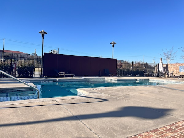 Chic Urban Escape-stylish Shipping Container Stay In Downtown Macon! - Macon, GA